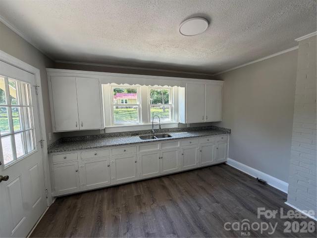 704 N Miller Avenue