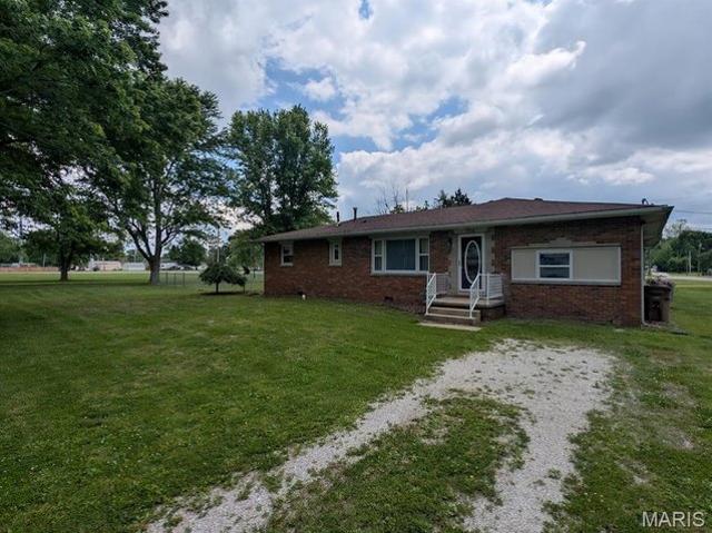 704 N Sawyer St, Wilsonville, IL 62093