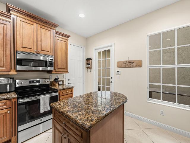 704 NW 83rd Pl, Boca Raton, FL 33487 | MLS #B26000