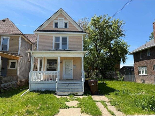 704 S Carroll Ave, Freeport, IL 61032