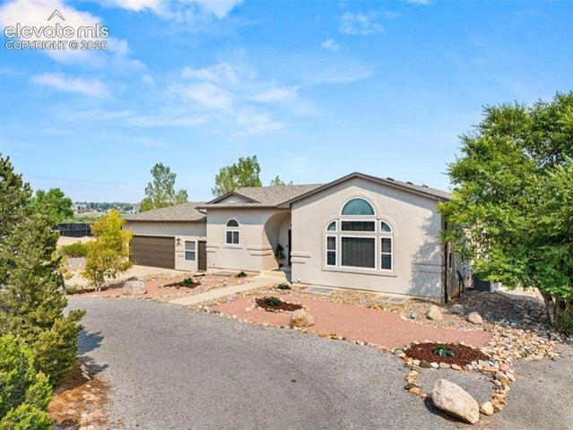 704 S Chimazo Dr, Pueblo, CO 81007