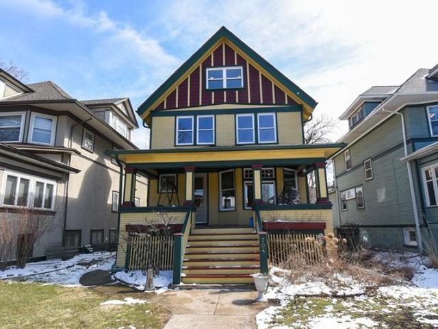 704 S Elmwood Ave, Oak Park, IL 60304