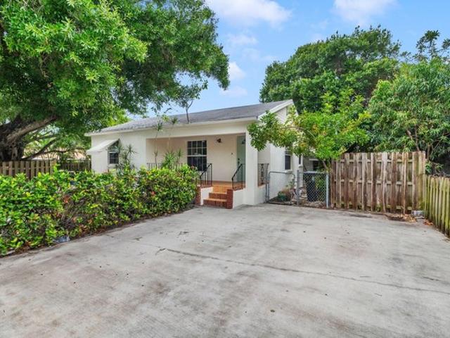 704 S Pine St, Lake Worth Beach, FL 33460