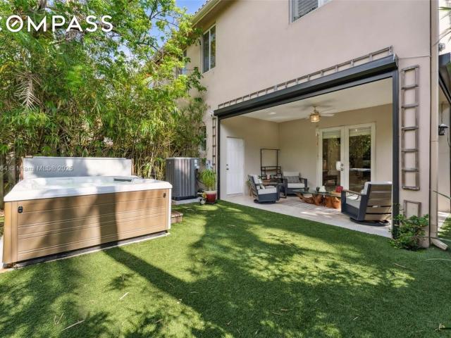 704 SW 16th St, Fort Lauderdale, FL