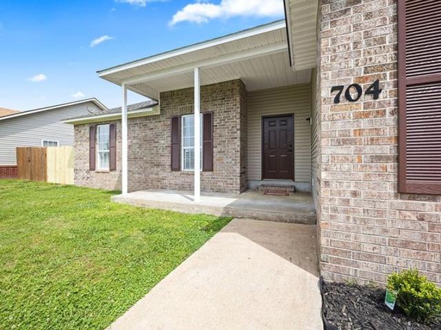 704 SW Charlotte St, Gravette, AR 72736