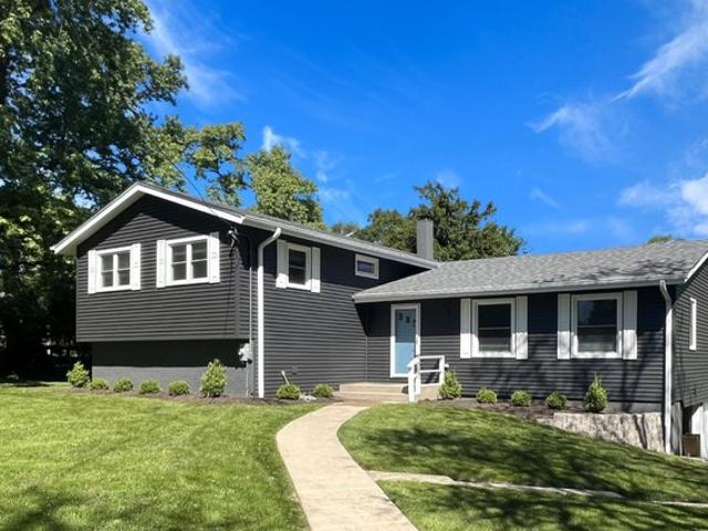 704 Plainfield Rd, Downers Grove, IL 60516