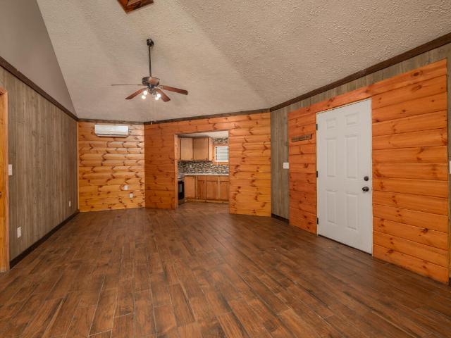 704 Roundhouse Rd