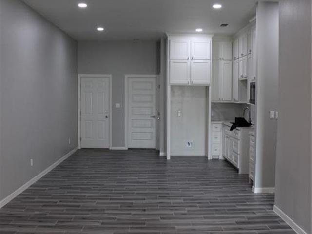 704 W 25th Street
