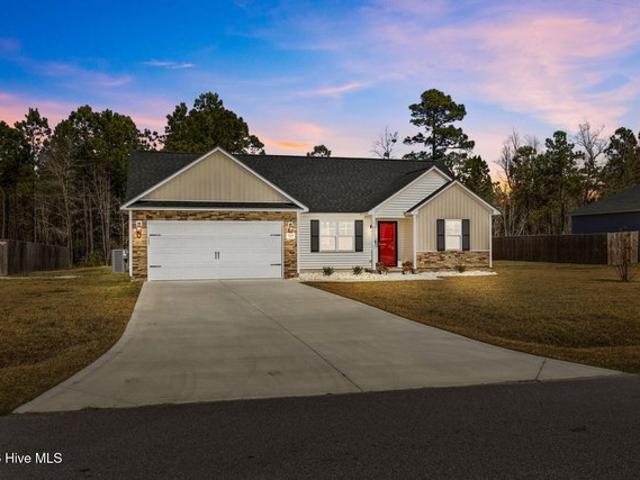 704 W Warner Ct, Hubert, NC 28539