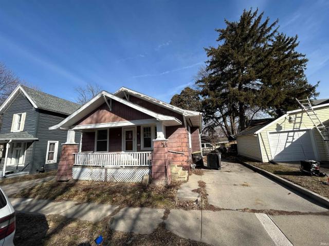 704 W Dewald Street