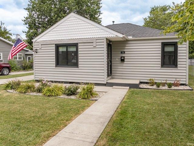704 W Elm St, Hartford City, IN 47348