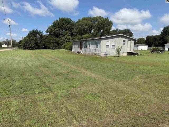 704 W Jefferson Ave, Nickerson, KS 67561