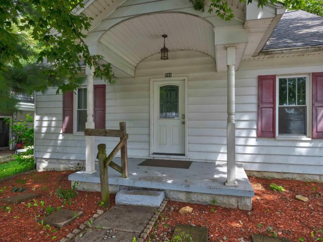 704 W Linn Street