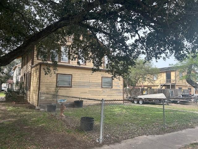 704 W Richard Avenue