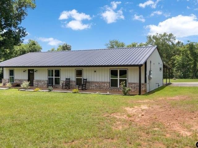 704 W Ross St, Troup, TX 75789