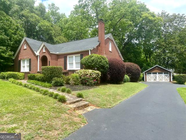 704 Woodland Dr