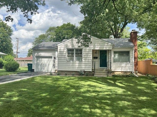 704 Woodlawn Ave, Joliet, IL 60435