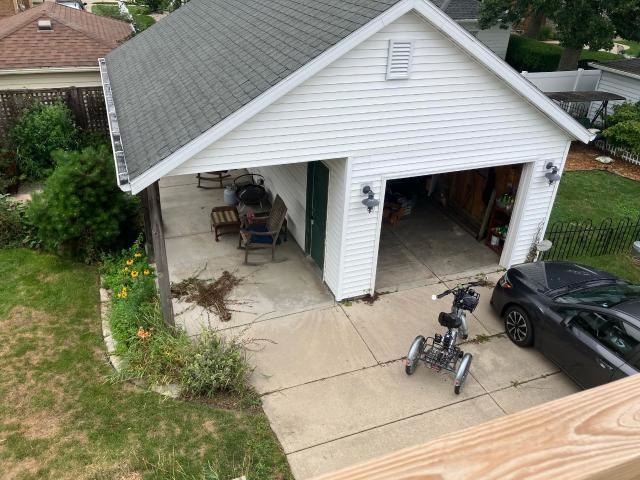 704 William St