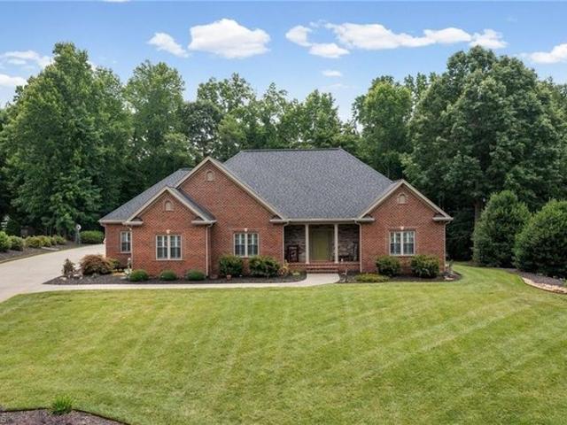 704 Terrace Dr, Lexington, NC 27295