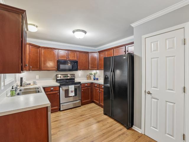 704 Village Green Cir