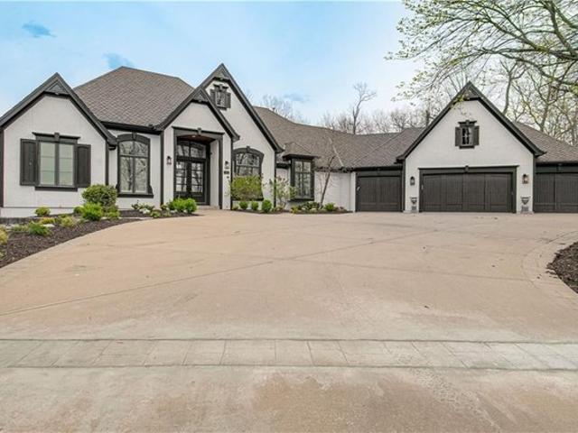 7055 NW Scenic Dr, Kansas City, MO 64152