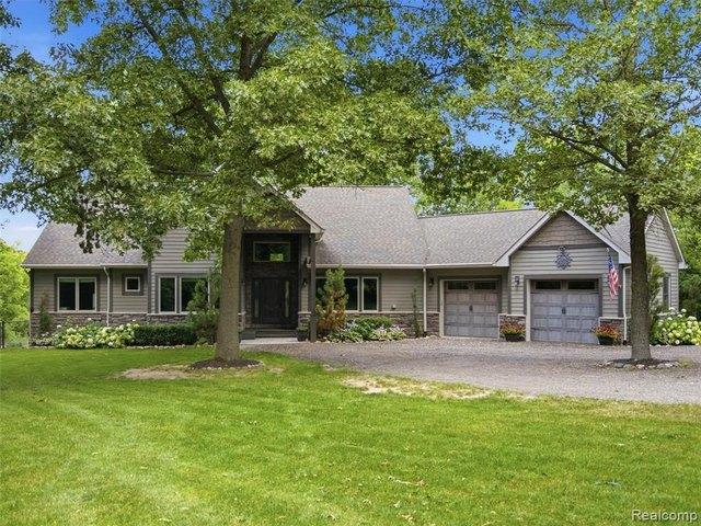 7055 Randall Dr, Deerfield, MI 48430