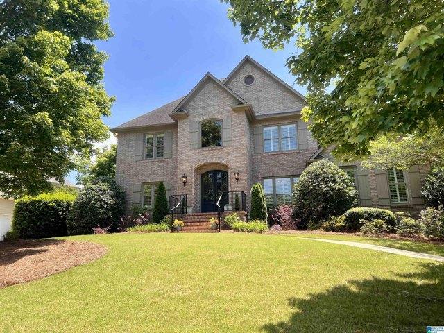 7059 Lake Run Dr, Vestavia Hills, AL 35242