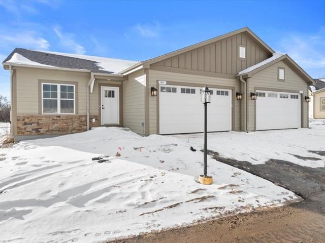 7050 Stonewood Ln, Lannon, WI 53046