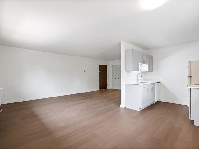7050 West 37th Avenue 1 Bedroom Apartment for Rent at 7050 W 37th Ave, Wheat Ridge, CO 80033 Barths