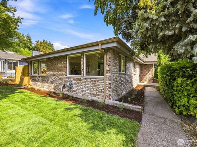 7050 21st Ave NE, Seattle, WA 98115