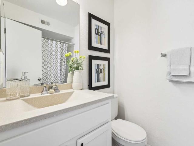 7050 7136 Ducketts Lane 2 Bedroom Apartment for Rent at 7050 Ducketts Ln, Elkridge, MD 21075 Elkridge