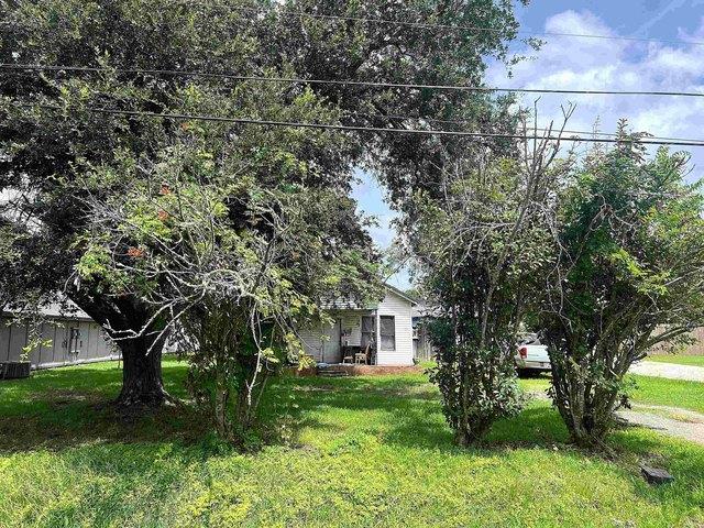 7051 Howe St, Groves, TX 77619