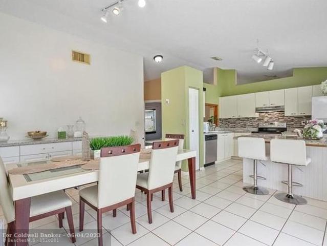 7051 SW 39th Ct, Davie, FL 33314