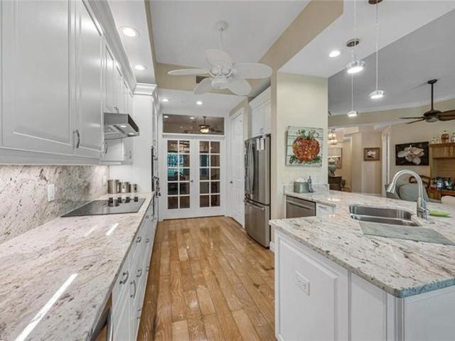 705 10th St S Apt 202, Naples, FL 34102