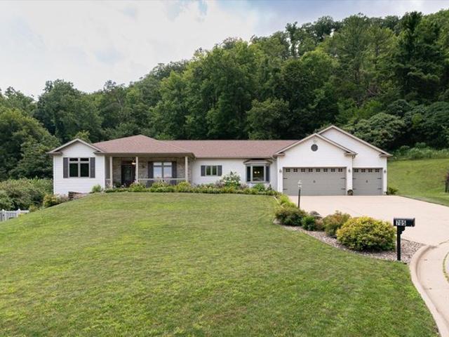 705 12th Ct N, La Crescent, MN 55947