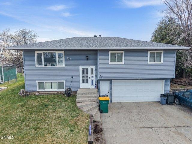 705 16th Ave NW, Mandan, ND 58554