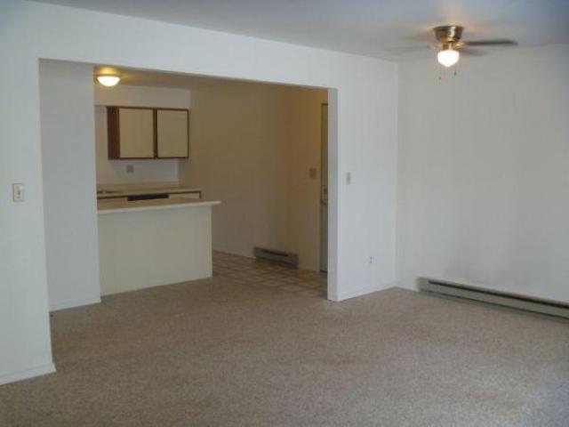 $705 / 2br 952ft² $300 off 1st month/$300 deposit East Rockford
