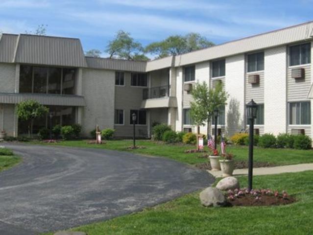 705 711 S. Milwaukee Ave 2 Bedrooms, 1 Bathroom