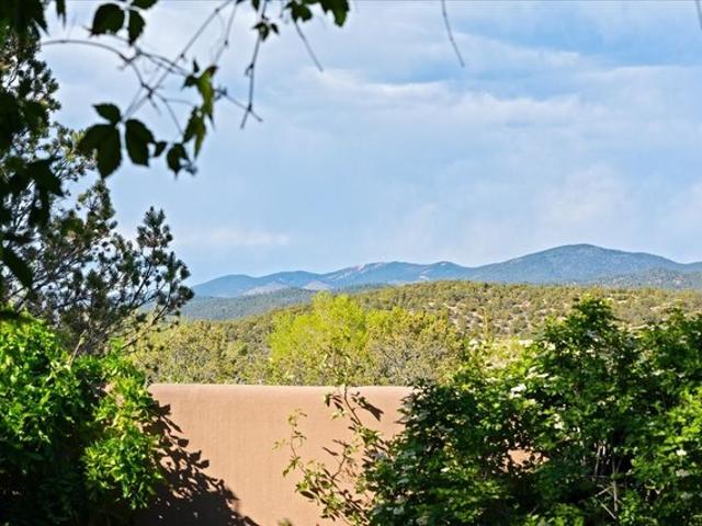 705 Calle Del Resplandor, Santa Fe, NM 87505