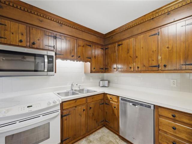 705 Caravelle DR