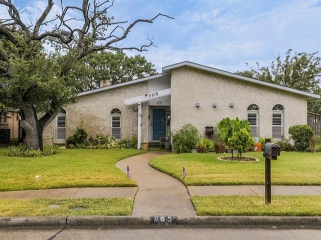 705 Bluebonnet Dr, Grand Prairie, TX 75052