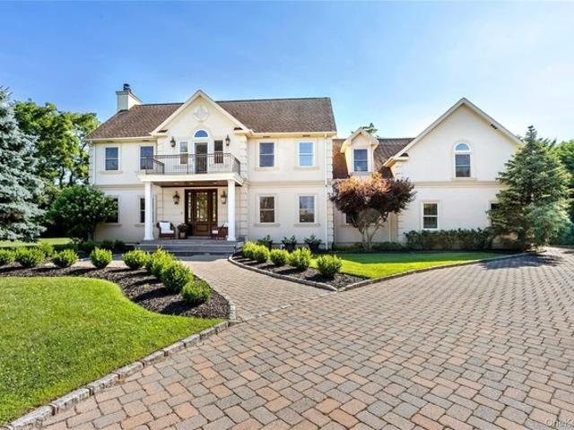 705 Gus Dr, East Marion, NY 11939