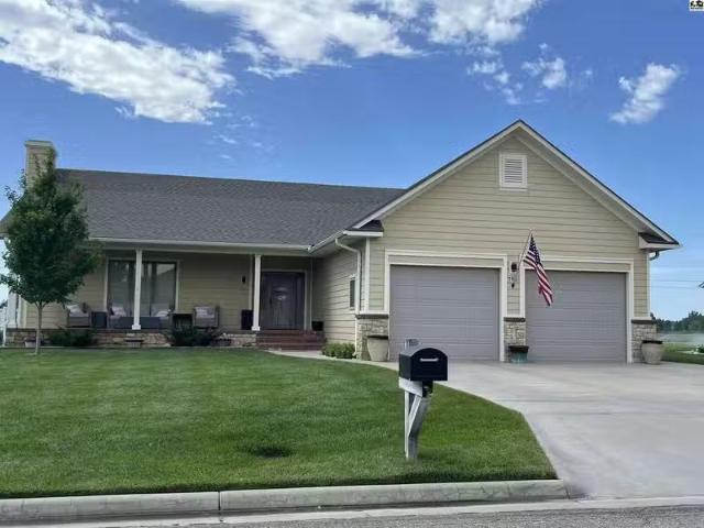 705 E 39th Ave, Hutchinson, KS 67502 650374704