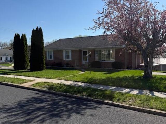 705 Fairview Avenue W