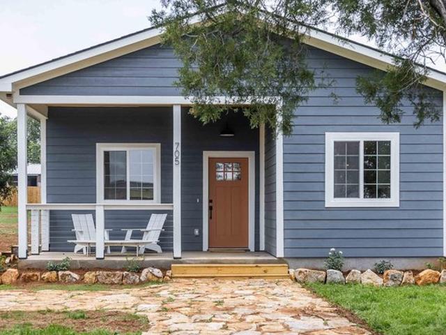 705 Flag St, Llano, TX 78643