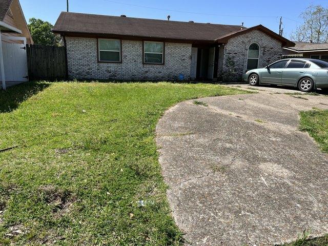 705 Harold Ln, Baytown, TX 77521