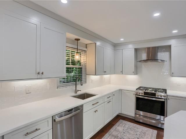 705 Helen Ct