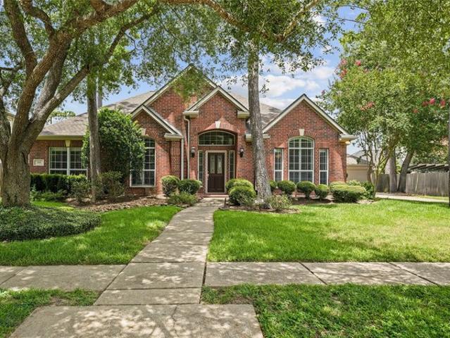 705 Hidden Oak Ln, Friendswood, TX 77546