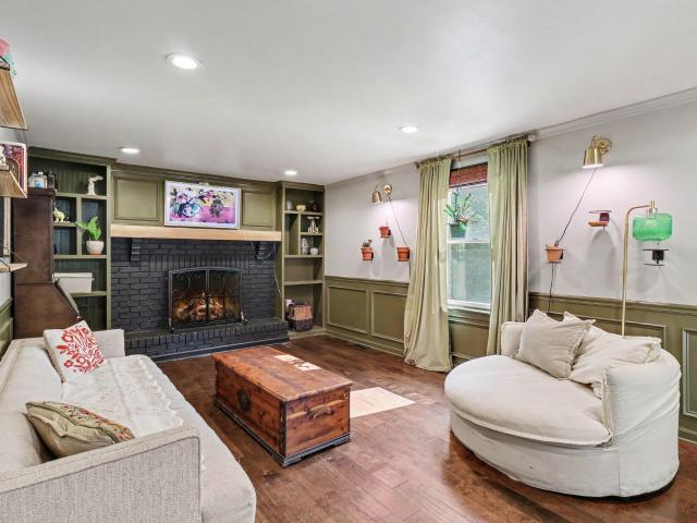 705 Oakridge Drive