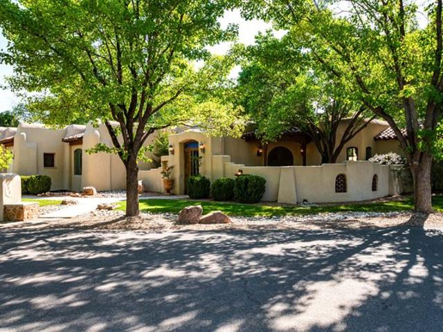 705 Los Prados De Guadalupe Dr NW, Los Ranchos, NM 87107